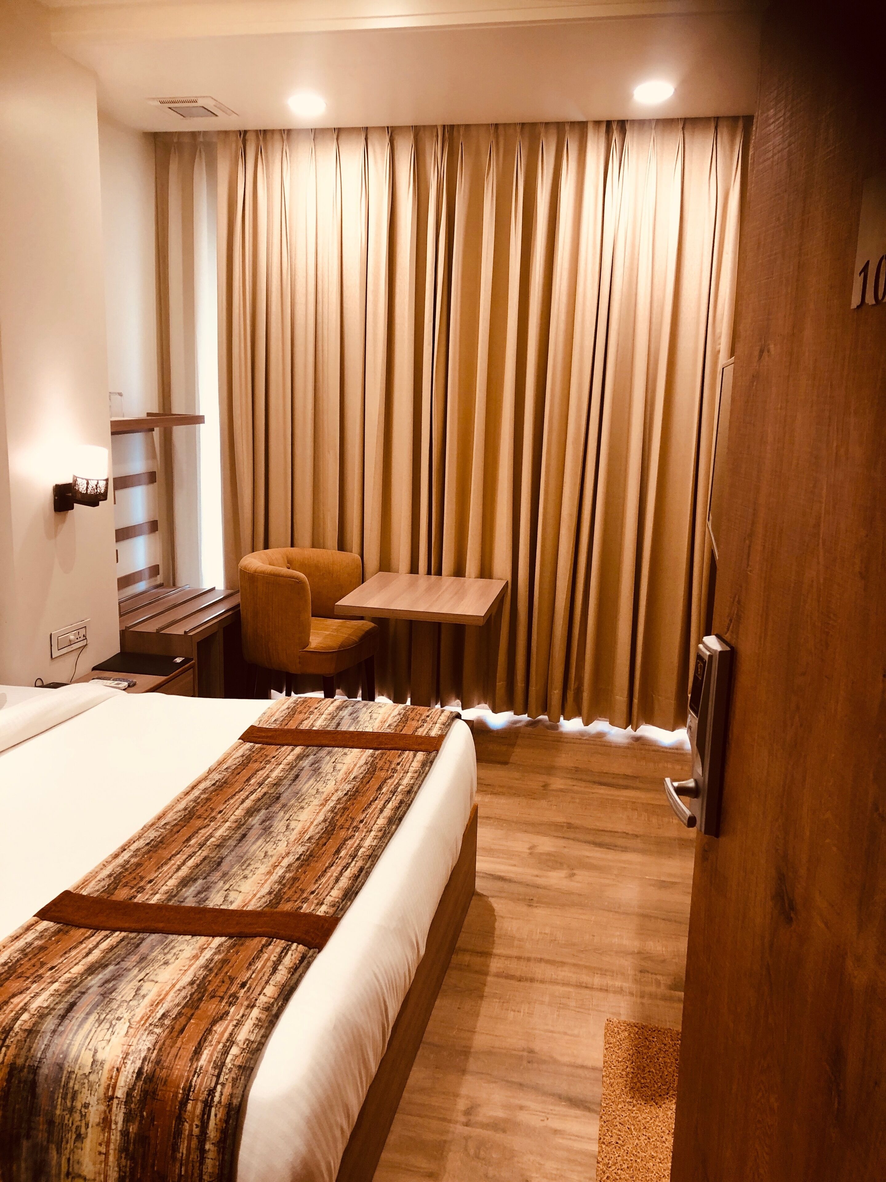 Quarto superior, 1 cama King | Vista do quarto
