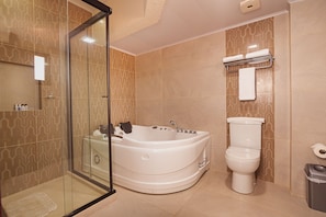 Quarto Individual | Casa de banho | Artigos de higiene pessoal grátis, um secador de cabelo