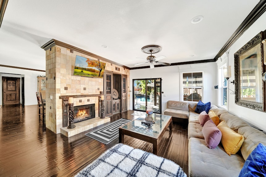 Huge Luxury Home..large Salt Water Pool&spa.15 Min To Wineries. - Murrieta, CA