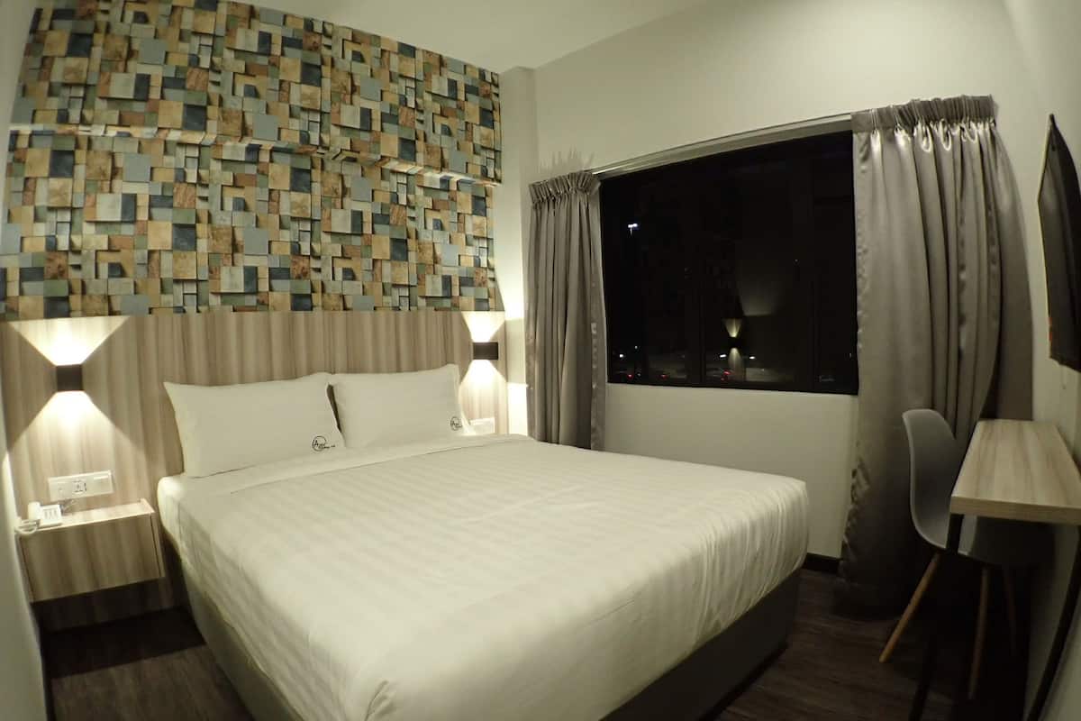 Quarto Duplo Deluxe, 1 cama queen-size, não fumadores | Secretária, ferro/tábua de engomar, Wi-fi grátis