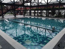 Piscina exterior, da(s) 8:00 à(s) 20:00, espreguiçadeiras 