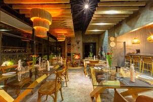 Pequenos-almoços servidos, cozinha local e internacional 