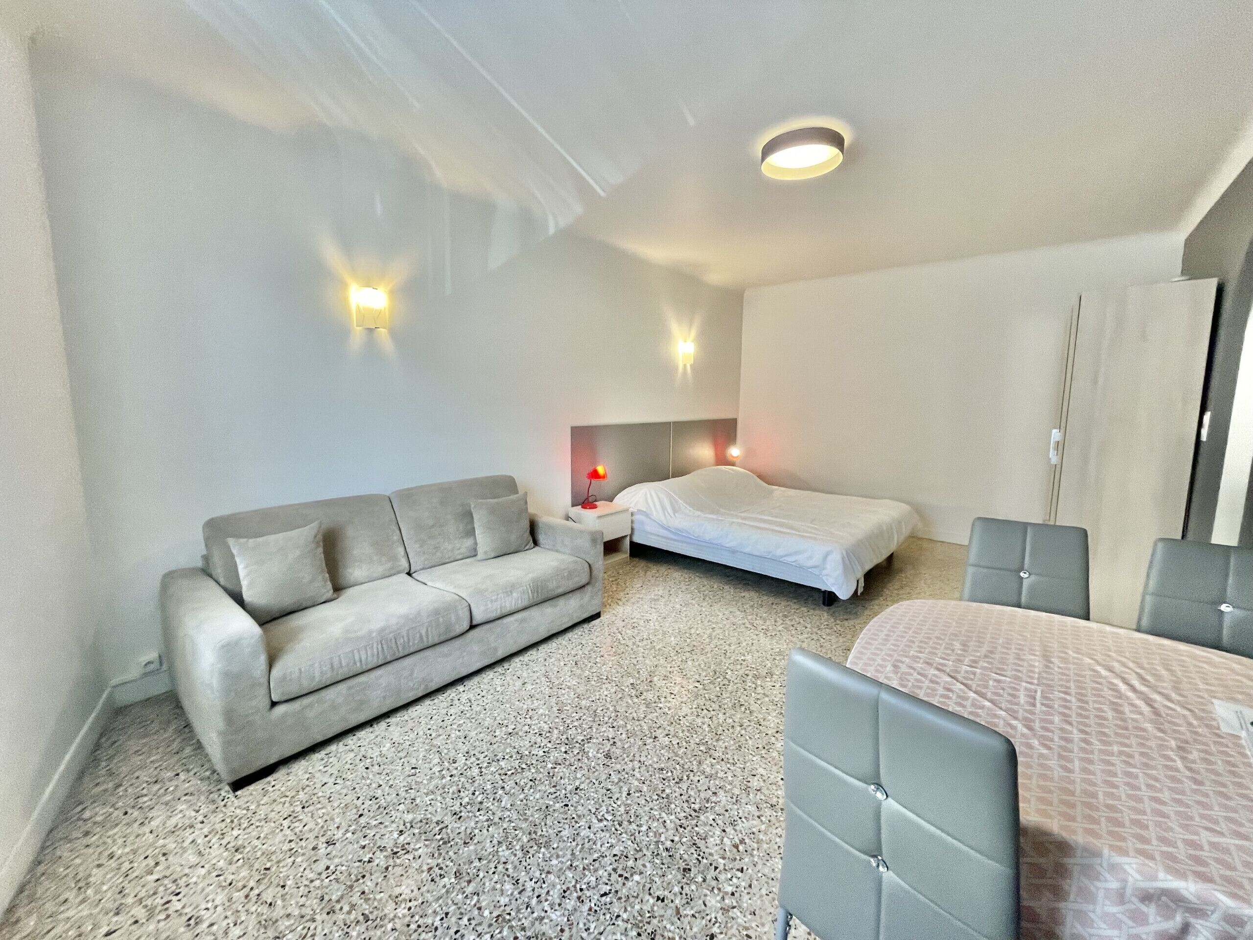 Themis - Mandelieu-la-Napoule