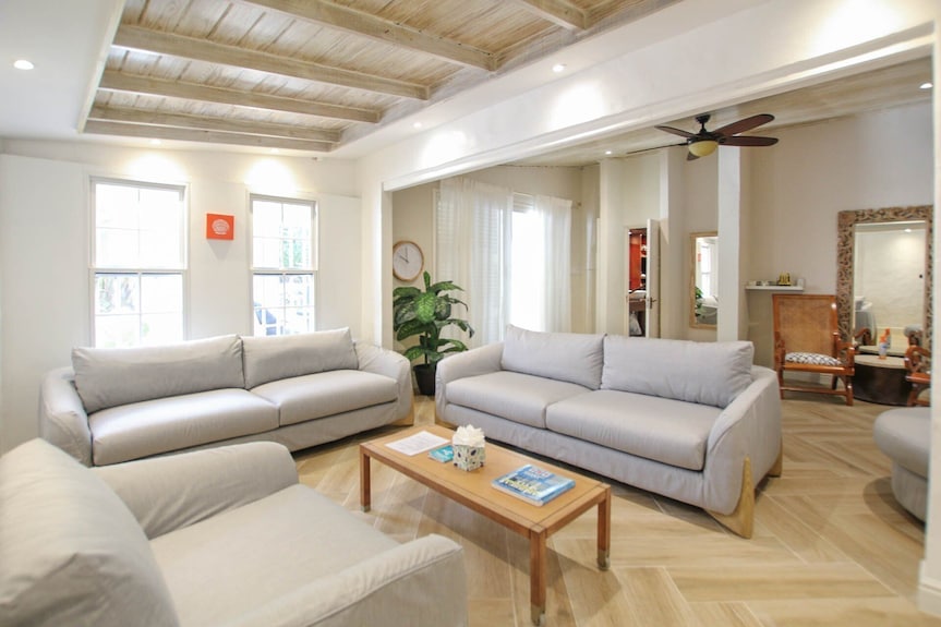 Poolside Paradise Near Beach - Pavilion Villa - Barbados