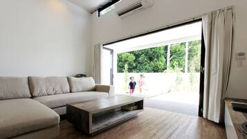 Casa (Private Vacation Home) | Área de estar | TV, DVD player