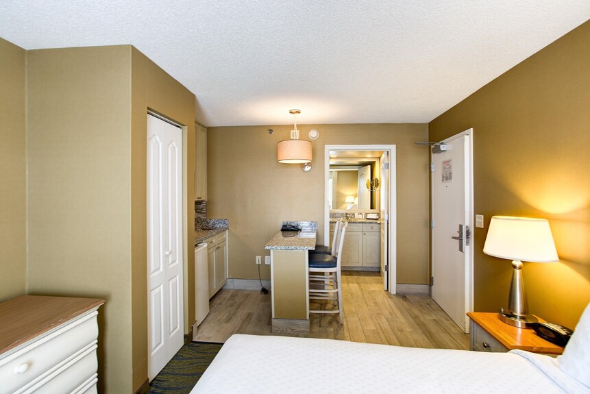 Suite Moderna Cerca De La Playa Con Wifi Gratuito, Gimnasio, Piscinas Del Complejo Y Excelentes Vistas Al Balcón - Virginia Beach, VA