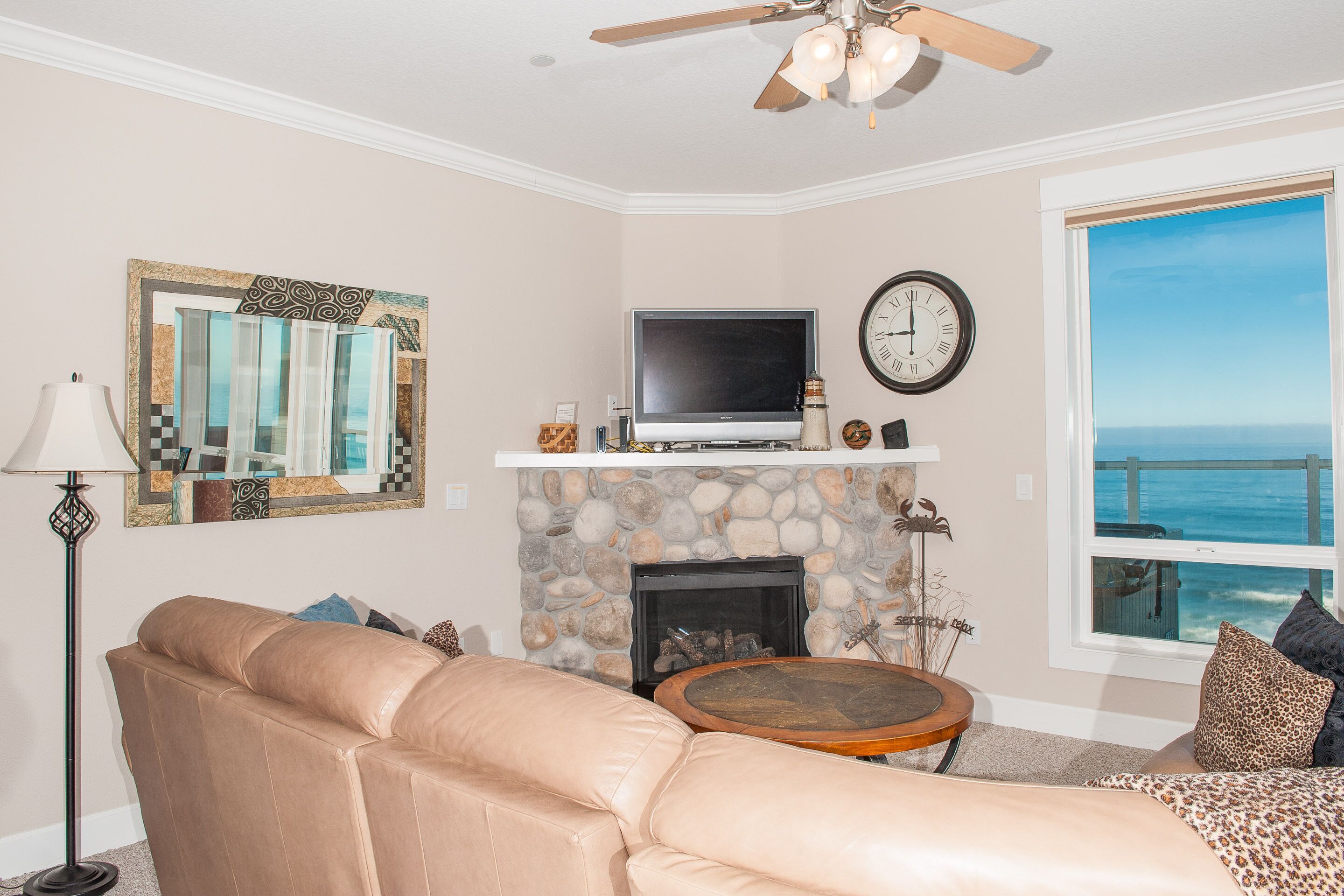 Promo! Top Floor Corner Condo, Oceanfront, Private Hot Tub, Indoor Pool, Wifi - Lincoln City, OR