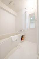 Quarto Standard, 2 quartos (Pet Friendly) | Casa de banho | Uma combinação polibã/banheira, uma banheira de imersão total 