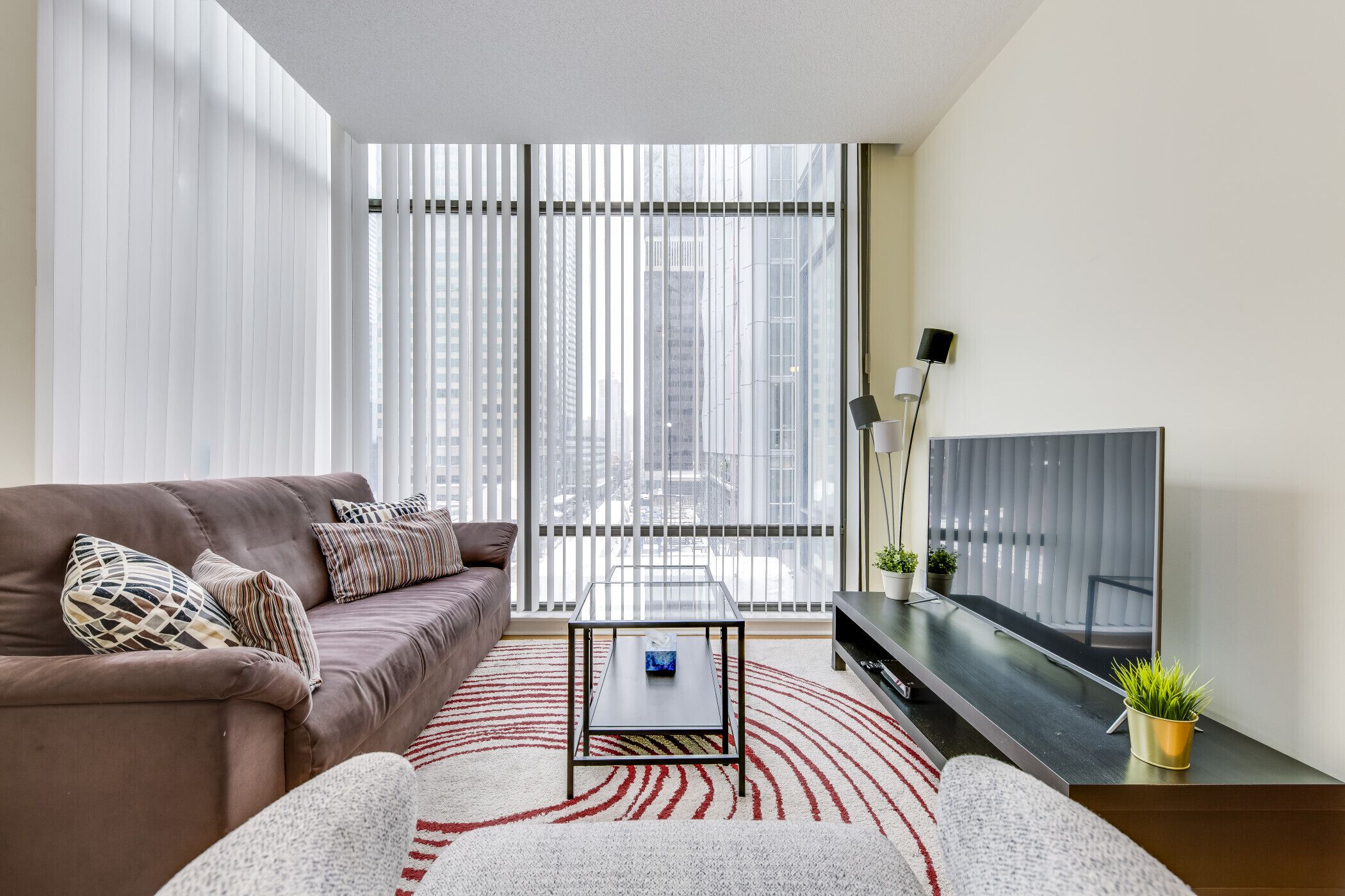 Luxe 2br Condo In Yorkville Met Parkeergelegenheid! - Toronto