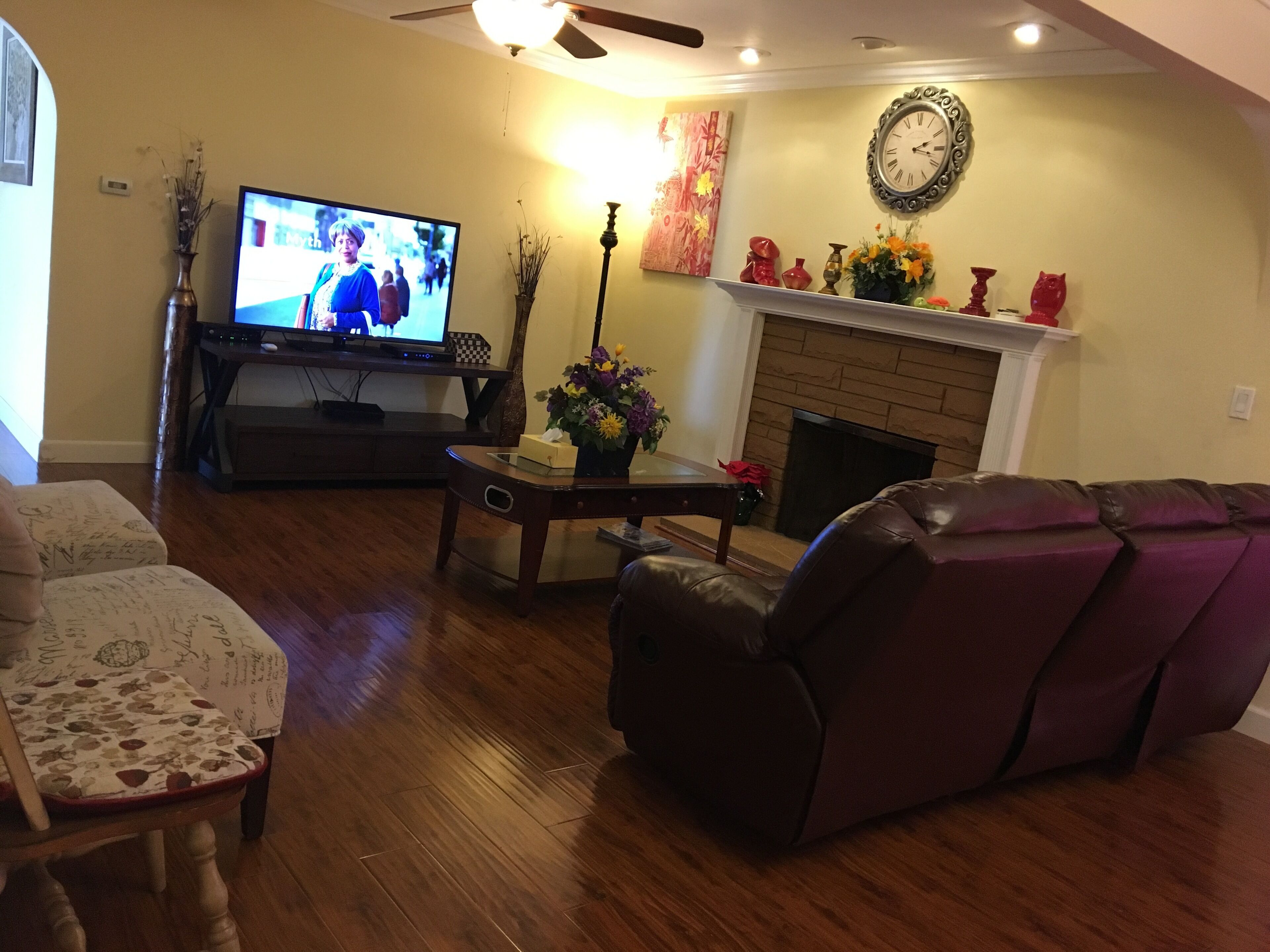 Beacon House, 1 Mile To Disneyland, Watch The Disney Fireworks Show Every Night！ - Buena Park, CA