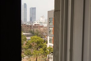 Com decoração personalizada, com mobília individualizada, secretária