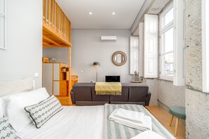 Com decoração personalizada, com mobília individualizada 