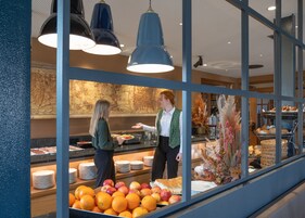 Café da manhã com buffet grátis todos os dias