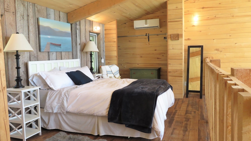 Beautiful Waterfront Cottage In Northern Bc - British Columbia