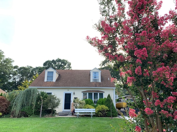 Charming Comfortable Family Getaway With Heated Salt Swimming Pool - Mastic Beach, NY