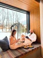 Quarto Duplo Deluxe (River Melodies) | Com decoração personalizada, com mobília individualizada, secretária 