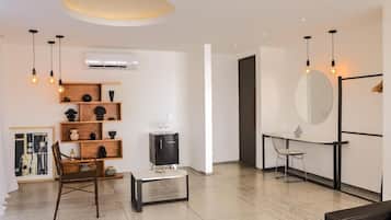 Suíte luxo (Master) | 1 quarto, frigobar, escrivaninha, cortinas blackout