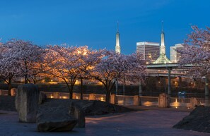 Book Hyatt Regency Portland at the Oregon Convention Center in Portland ...