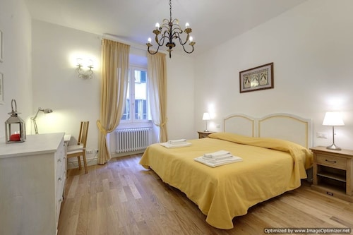 3 Bedroom Florence Apartment To Let, Florence Apartment On Arno River, Holiday Rental Florence - Florence