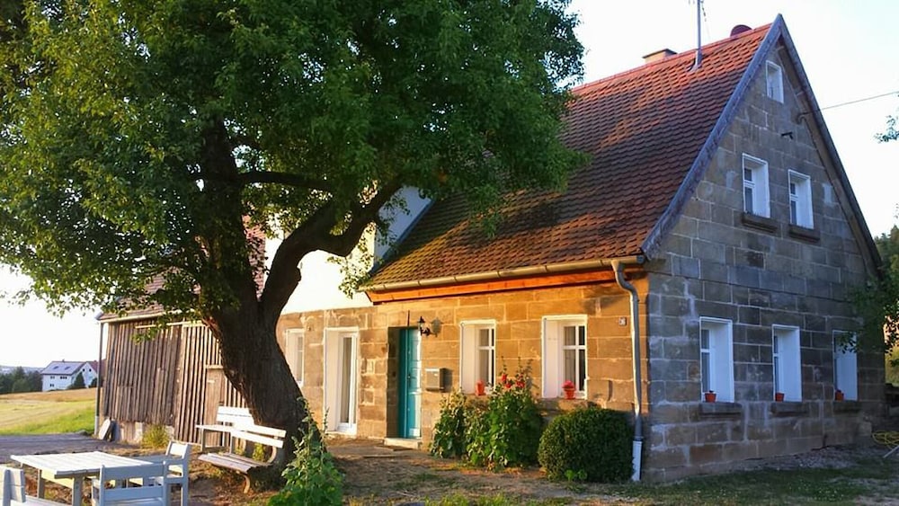 The Farmhouse Has Been Renovated From The Ground Up While Preserving Old Buildings. - Bayreuth
