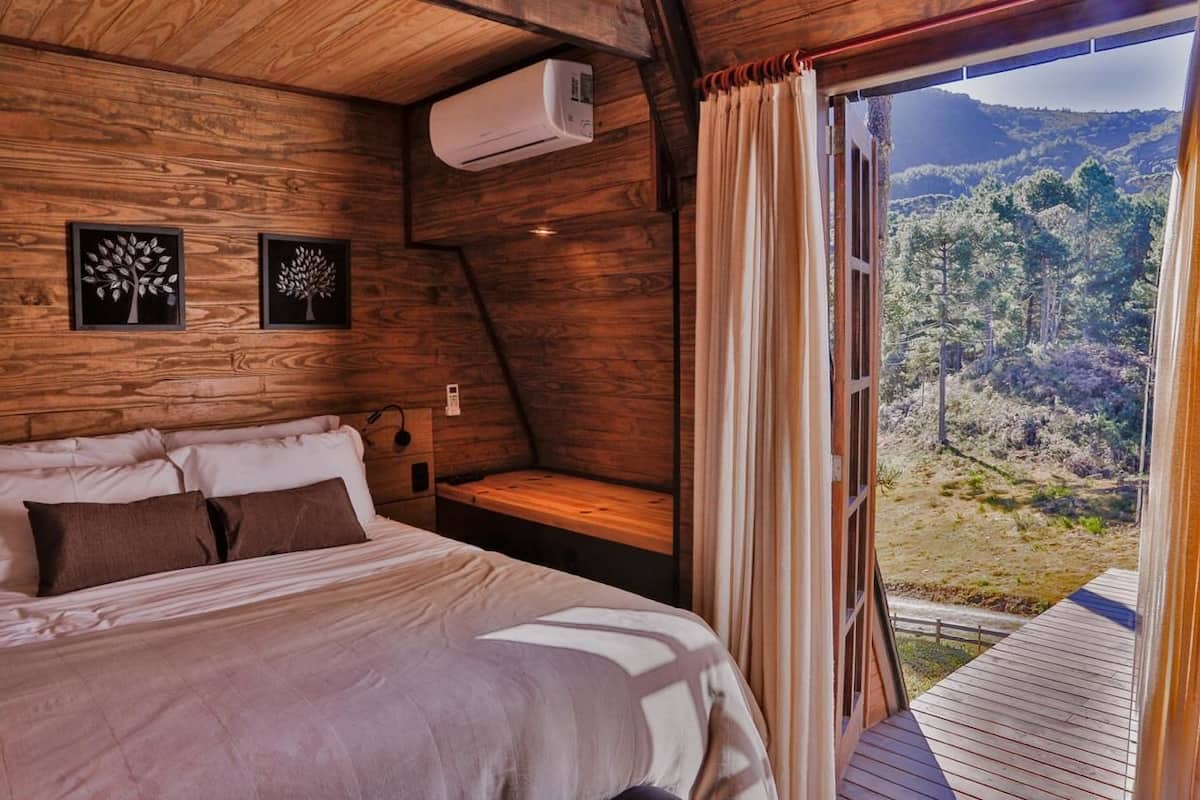 Suite, 1 cama queen-size, lanai (alpendre havaiano) | 2 quartos, minibar, secretária adequada para computadores portáteis