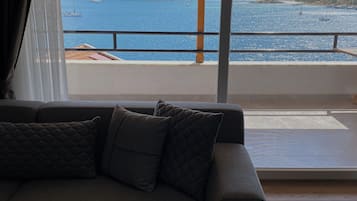 Apartamento Exclusivo, 2 quartos, lanai (alpendre havaiano), vista para o mar | Sala de estar