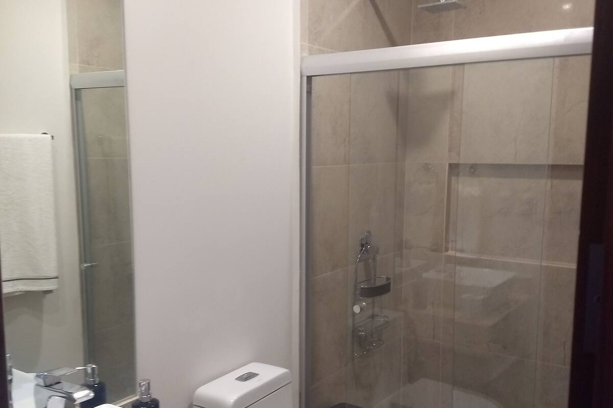 Apartamento Básico | Casa de banho | Um polibã, toalhas fornecidas