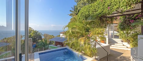 Vila design, 6 quartos, piscina particular, vista para o oceano | Piscina particular