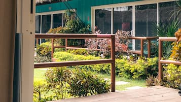 Quarto Standard, 1 quarto, terraço, vista para a piscina | Roupa de alta qualidade, edredões de penas, quartos insonorizados