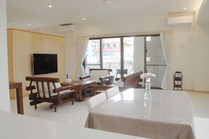 Apartamento Comfort em Condomínio Fechado | Cortinas/cortinados opacos, berços/camas para crianças grátis 