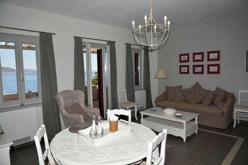 Maisonette With Outstanding Sea View In Molyvos - Çanakkale