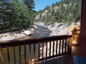Cabin with private balcony and hot tub 5 min to Estespark - Drake | Vrbo