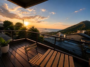 Quarto Quádruplo Tradicional, várias camas, não fumadores, vista para o oceano | Terraço/pátio interior