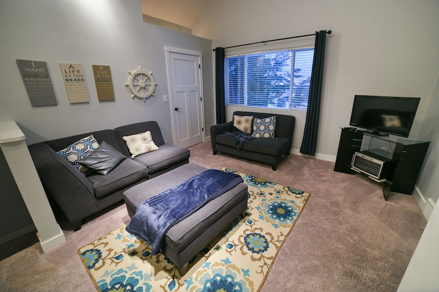 2 Bedroom, Across From The Ymca - Wisconsin