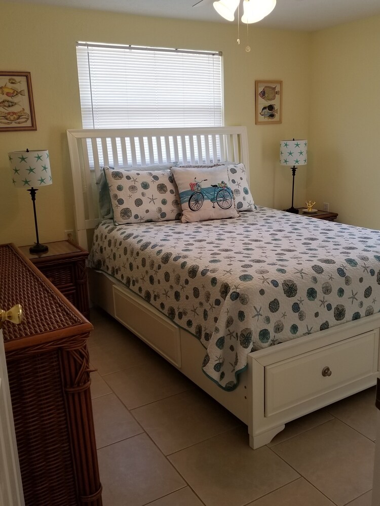Tropical Oasis, Minutes From The Beach!! - Englewood