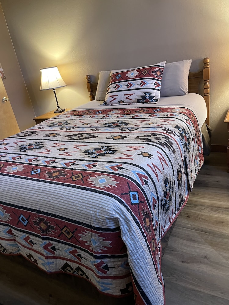Western-themed Cabin Condo~close To Branson Fun, Area Lakes And Pet Friendly - Branson, MO