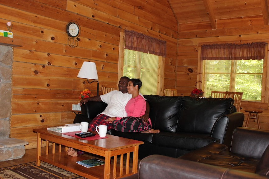 Surprise 2 Bedroom Cabin Sleeps Up To 8! - West Virginia