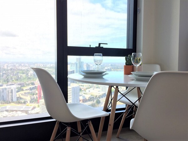 Amazing Location With Great Views - Two Bedroom In The New Aus108 Complex! - Melbourne