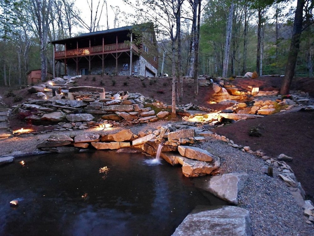 Black Bear Falls - Log Cabin Retreat W/ Waterfalls, Mountain Views & Game Room - Maggie Valley, NC