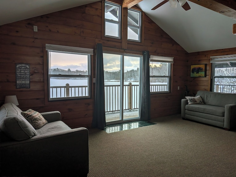 Cozy Vintage Cabin Right On The Lake. Bedroom, Lower Level & Loft. Sleeps 4. - Walker, MN
