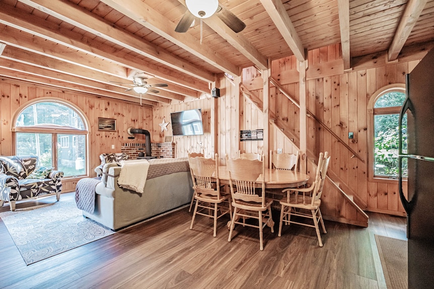 Newly Updated 2-story Home W/ Shared Beach On Sebago Lake - Maine