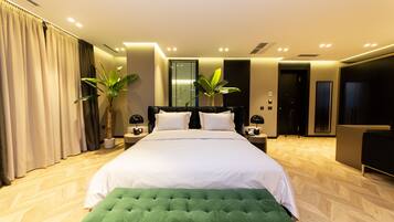 Suite-Estúdio Royal, vista para o lago | Roupa de alta qualidade, minibar, cofre no quarto, secretária