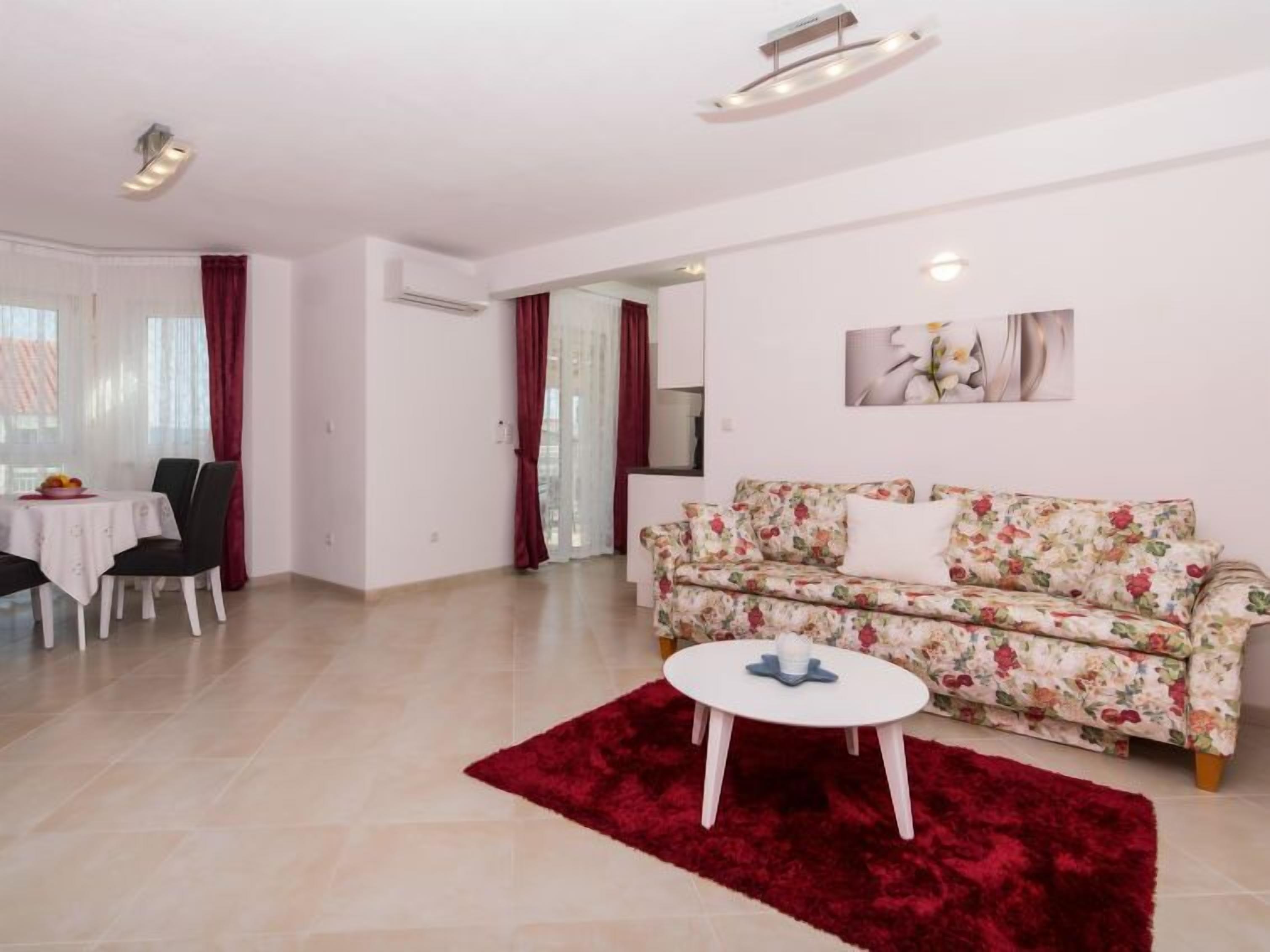 Villa Nikaroni By Interhome - Okrug Gornji