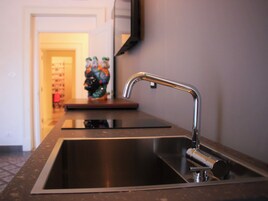 Geladeira, micro-ondas, fogão, cooktop