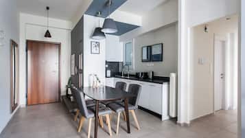 Apartamento | Área de estar | TV de tela plana 43 polegadas com canais via satélite, smart TV, Netflix