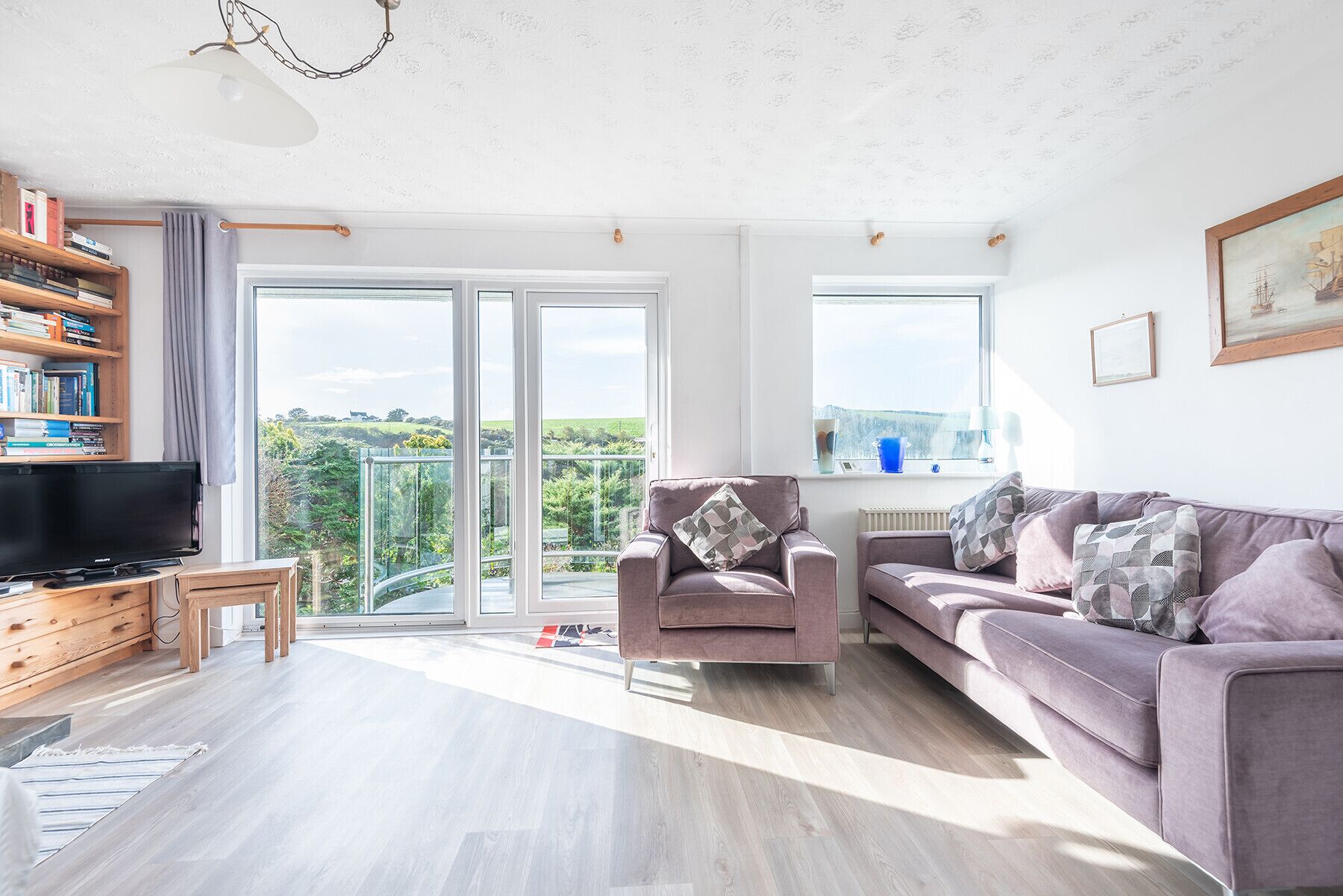 Shellseekers, Lovely Views Across Port Isaac - Port Gaverne