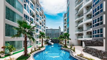 3 piscinas externas, guarda-sóis, espreguiçadeiras