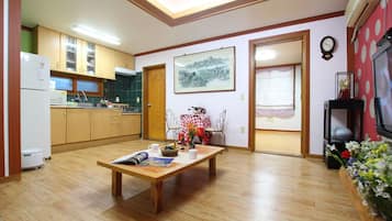 Quarto (Ondol, 15 PY, Eunhye) | Sala de estar | TV de ecrã plano