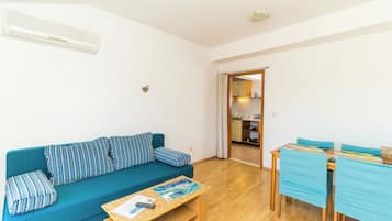 Apartamento (Apartments Princ Hrvoje- One-Bedroom ) | Sala de estar | TV