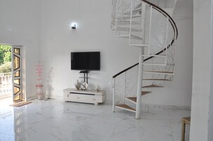 Apartamento, 4 quartos | Individualmente decorados, individualmente mobiliados